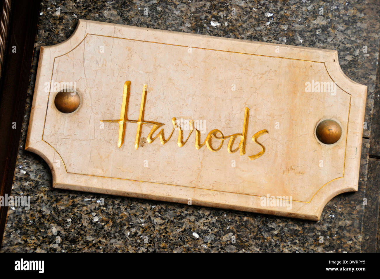 Harrods london hi-res stock photography and images - Alamy