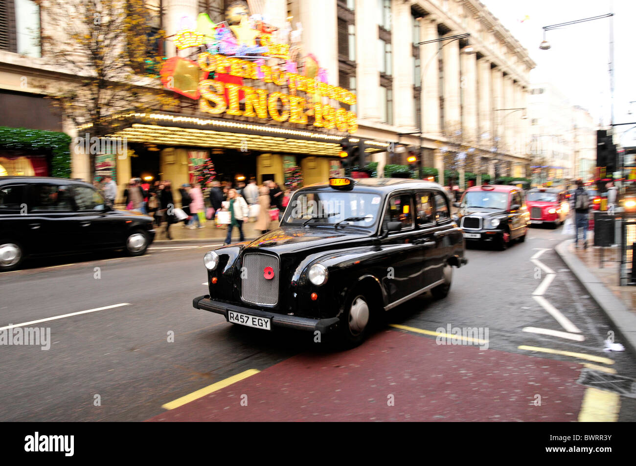 Motion london taxi hi-res stock photography and images - Alamy