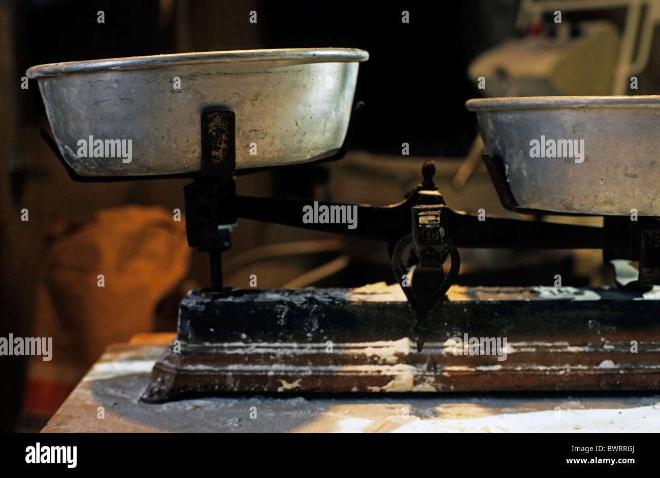 Kitchens scales hi-res stock photography and images - Alamy