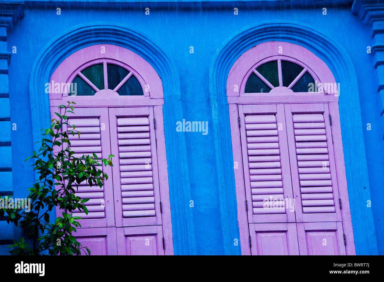 Second story windows hi-res stock photography and images - Alamy