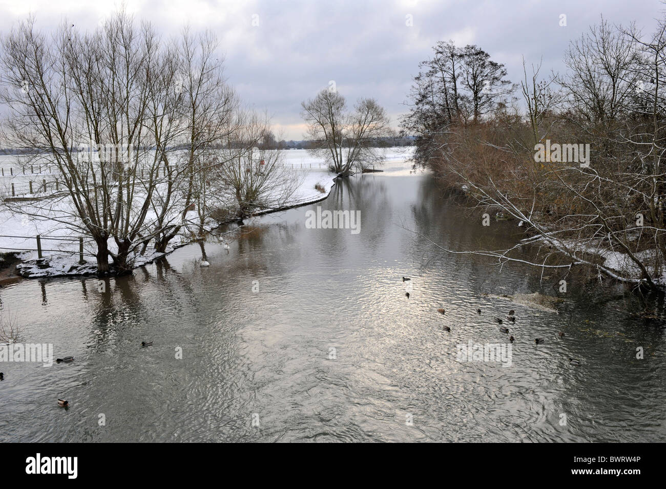 The river Thames - or Isis as it is renamed as it flows through Oxford ...