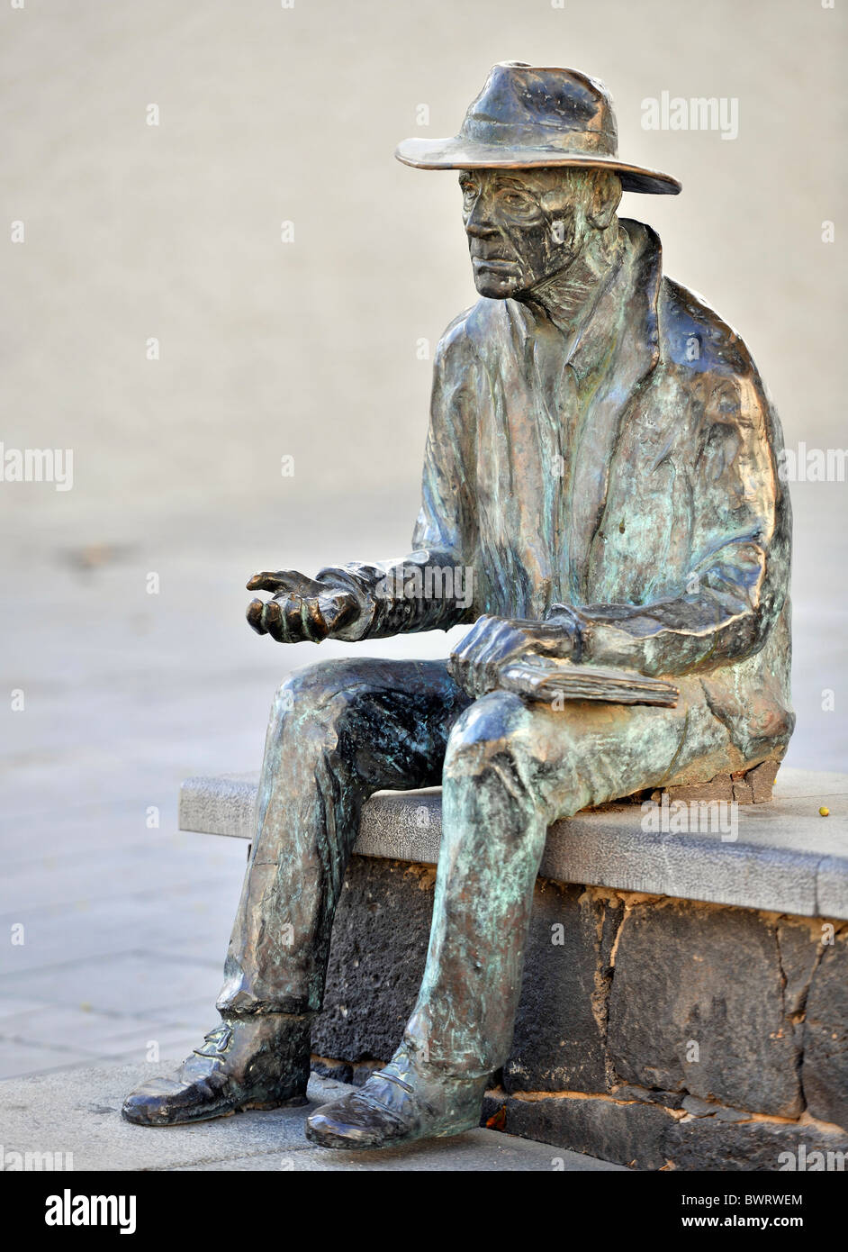 Sculpture, homage to the artist Suso MACHIN, designed by Silverio Lopez ...