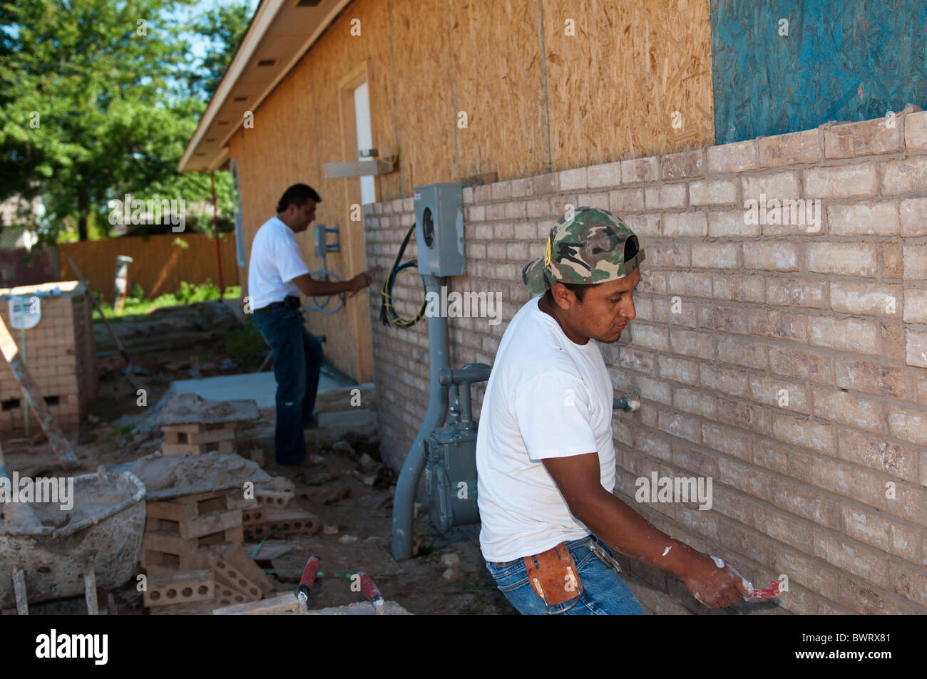 Bricklayers hi-res stock photography and images - Alamy