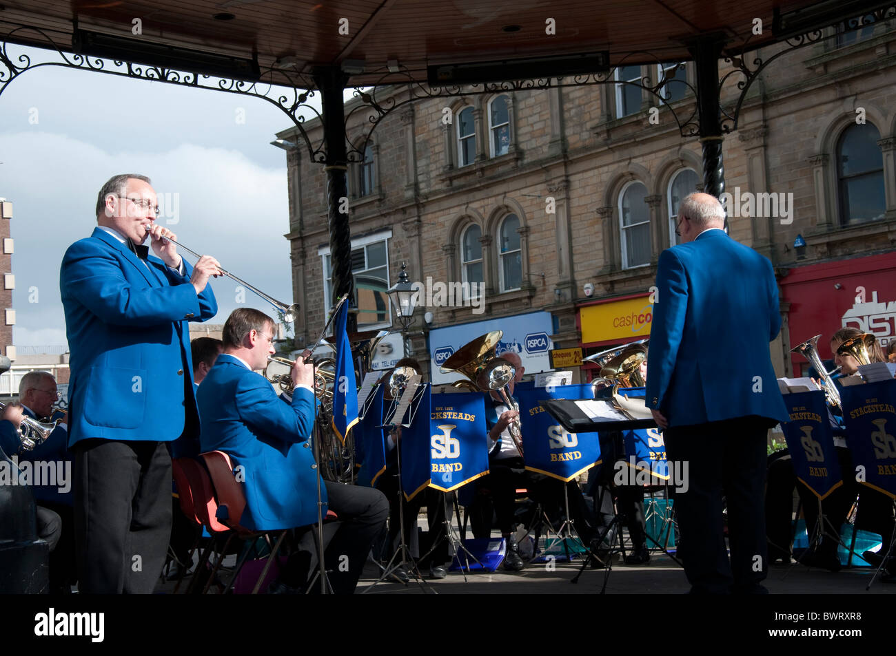 Brass band playing in bandstand hi-res stock photography and images - Alamy