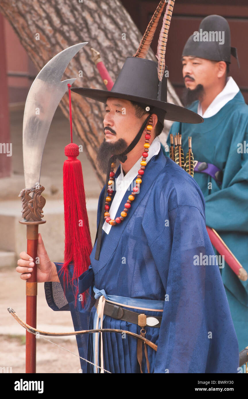 Ceremonial regalia hi-res stock photography and images - Alamy