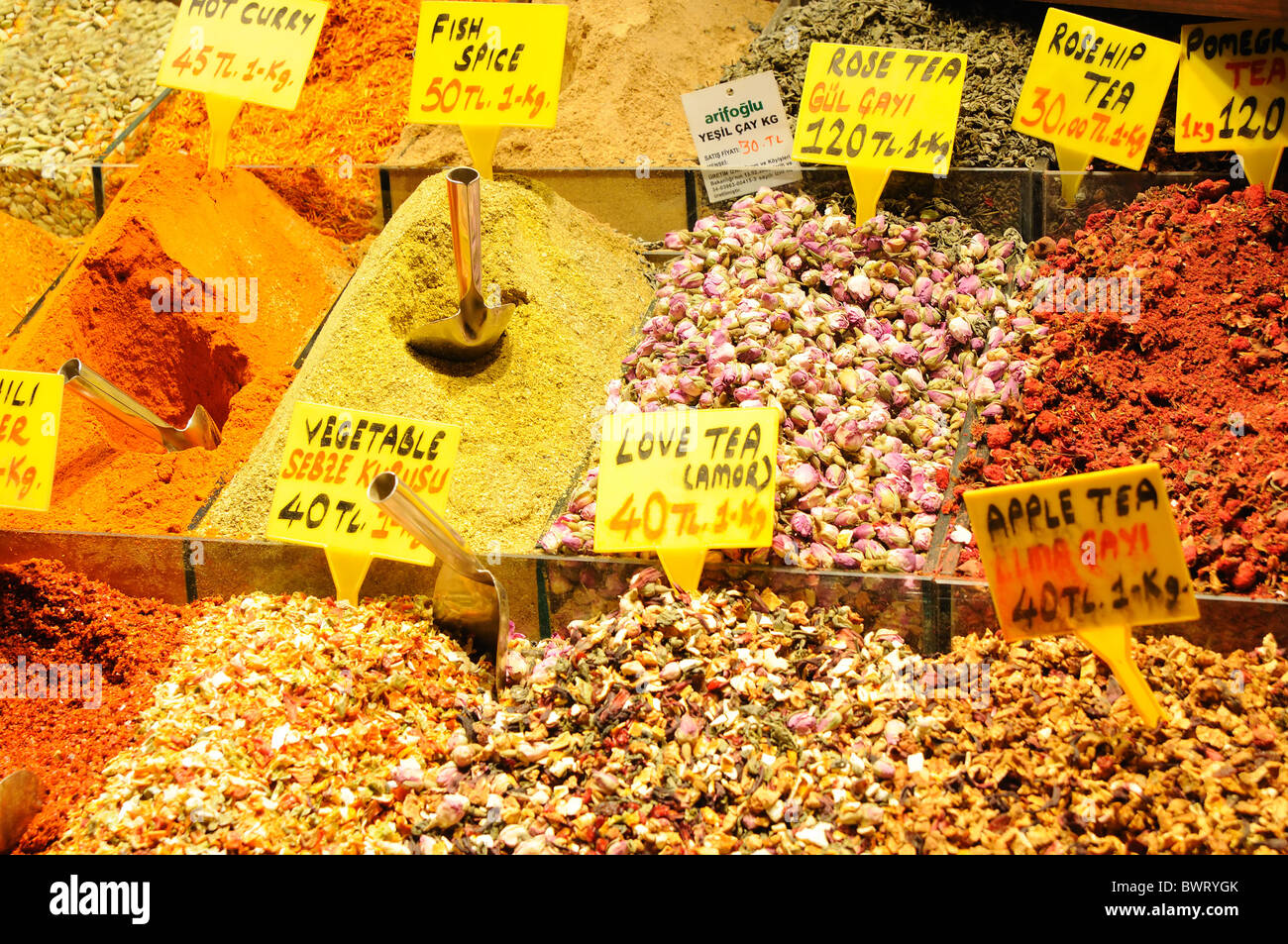 Saffron spice box hi-res stock photography and images - Alamy