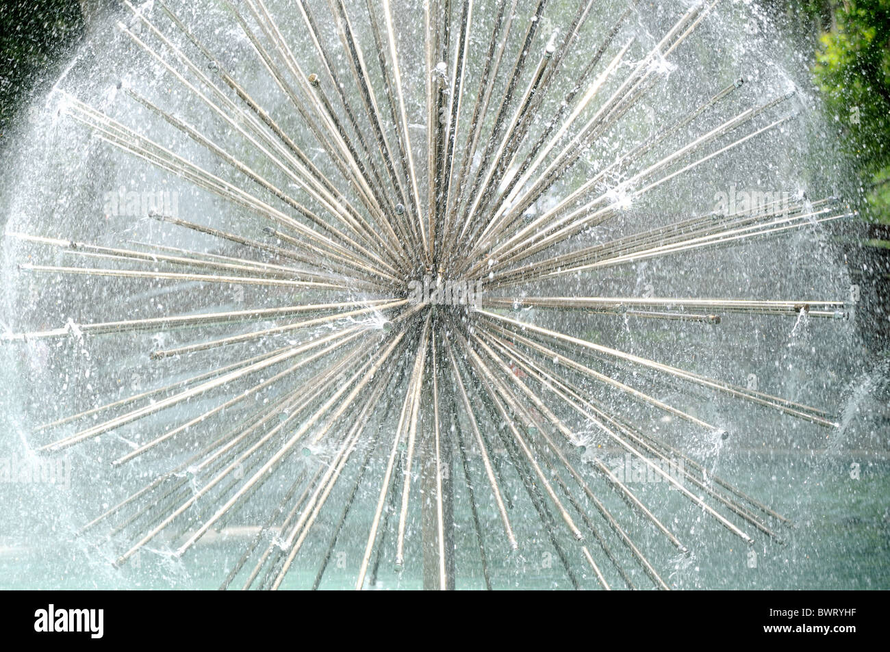 Circle fountain hi-res stock photography and images - Alamy