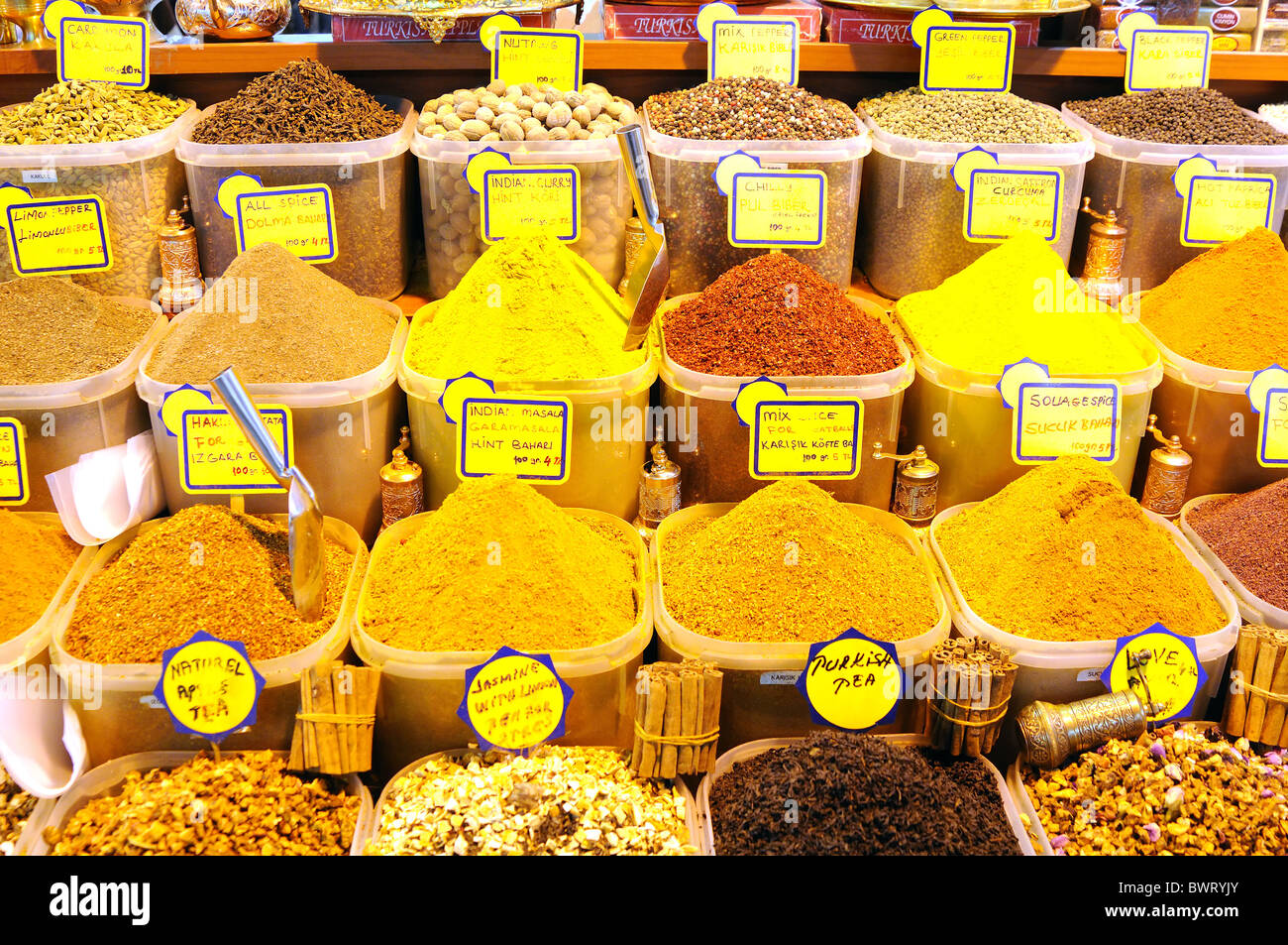 Spices at market Stock Photo - Alamy