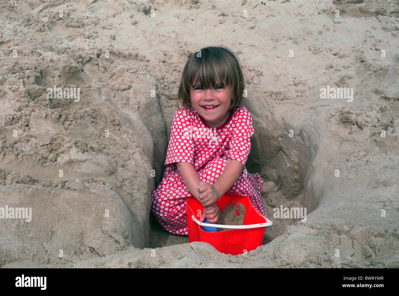 Girl with spade digging in the sand hi-res stock photography and images ...