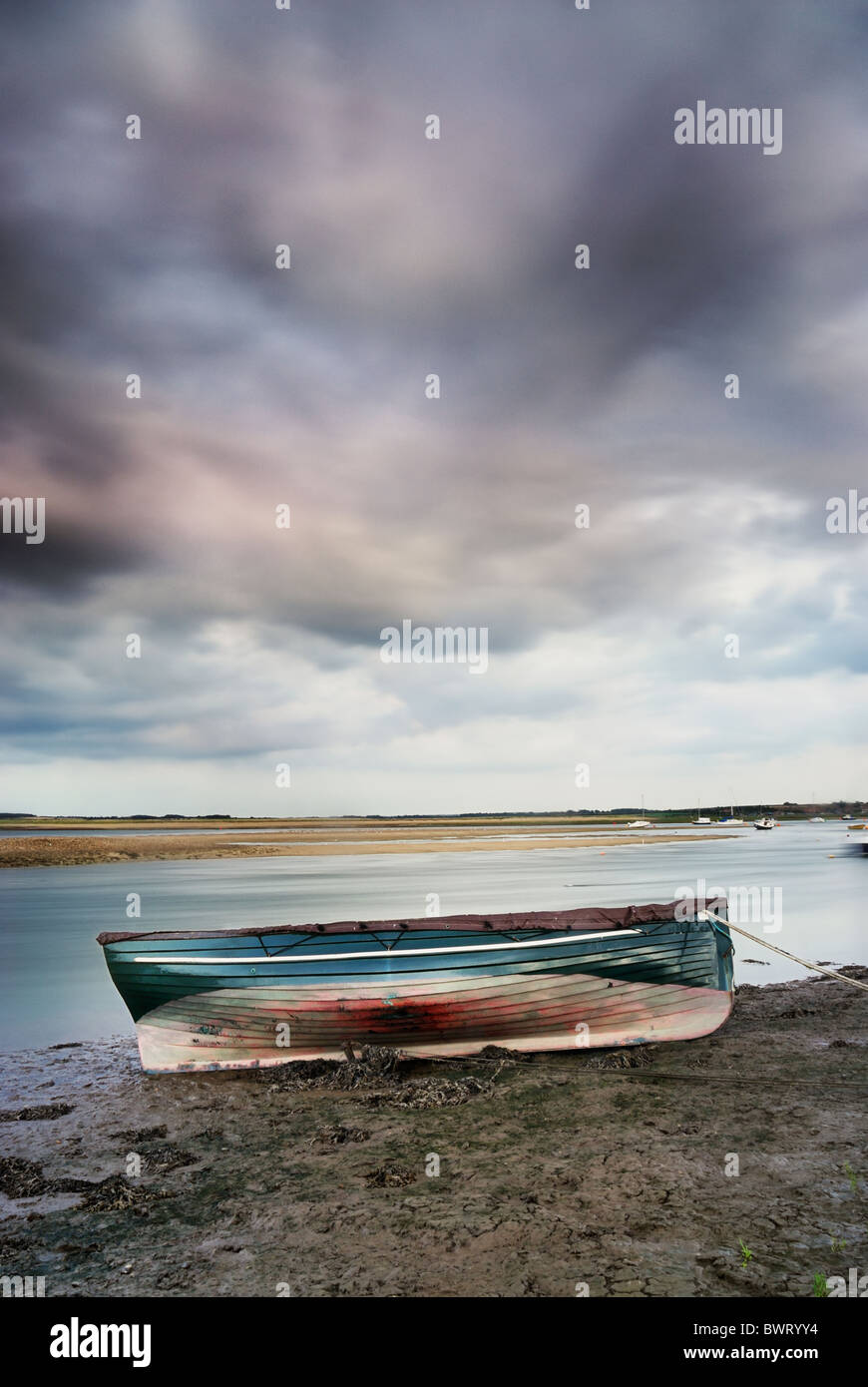 Boat next to sea hi-res stock photography and images - Alamy
