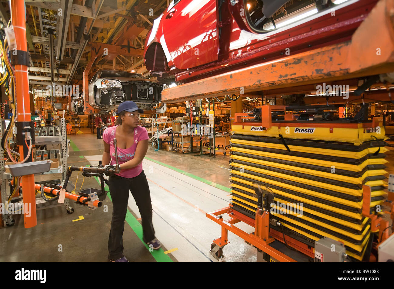 General motors assembly line hi-res stock photography and images - Alamy