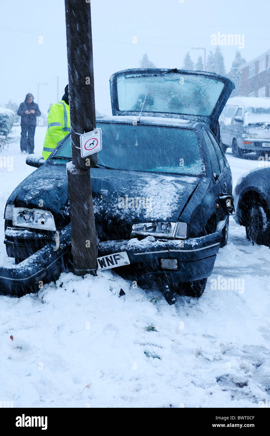 Car crash in snow hi-res stock photography and images - Alamy