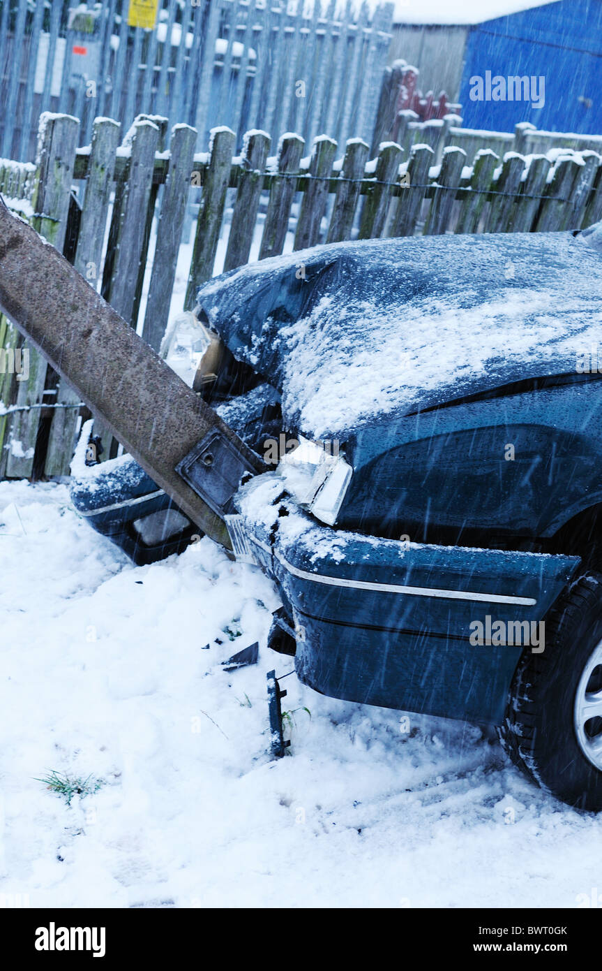 Car crash in snow hi-res stock photography and images - Alamy