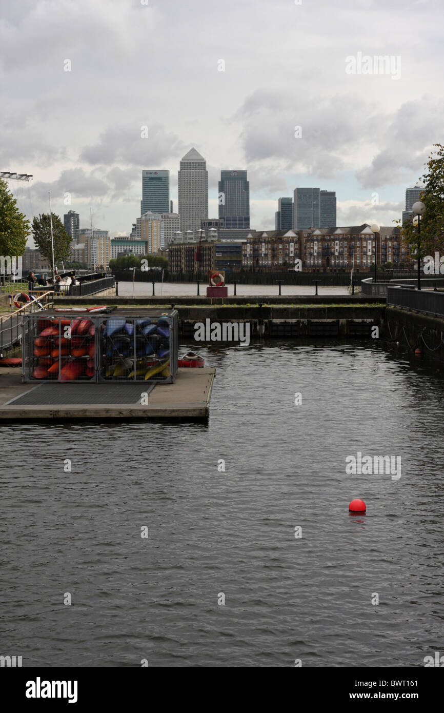 Canary Wharf development viewed from Wapping Lane Stock Photo - Alamy