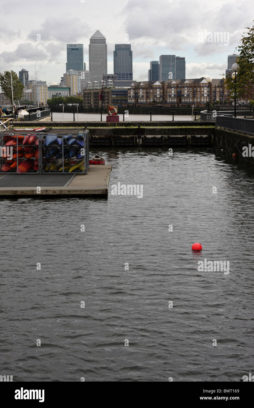 Canary Wharf development viewed from Wapping Lane Stock Photo - Alamy