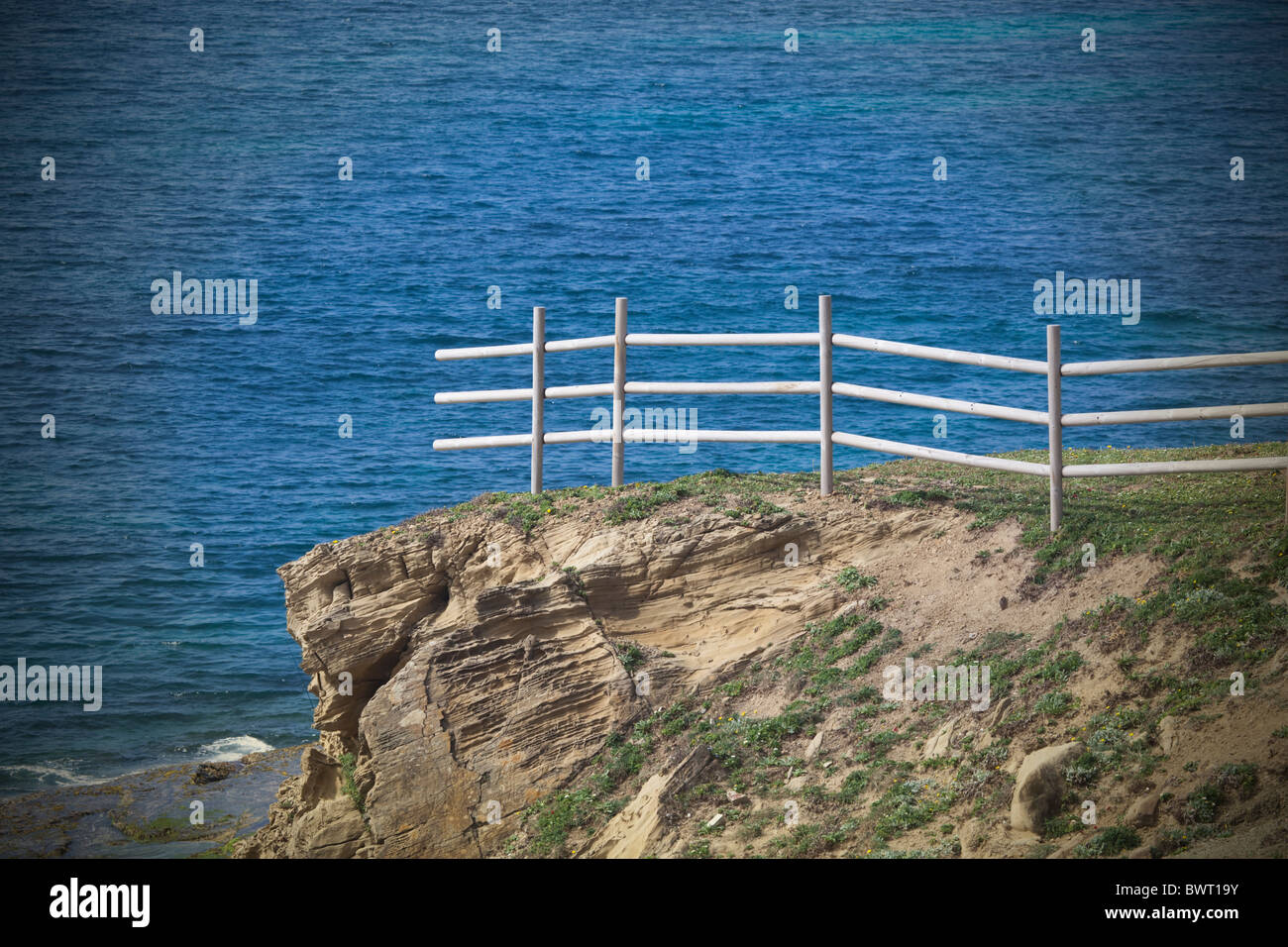 Cliff fence hi-res stock photography and images - Alamy