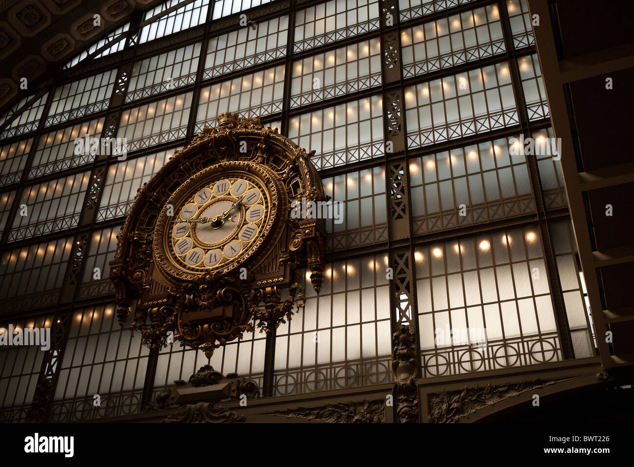 Giant clock hi-res stock photography and images - Alamy