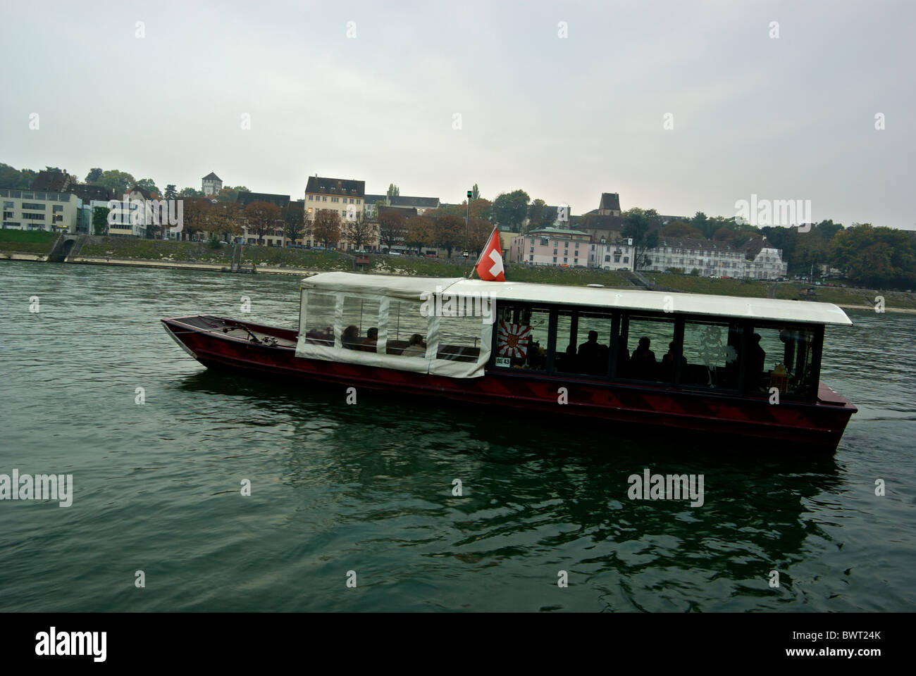 Nonmotorized current driven commuter cable reaction ferry across Rhine ...