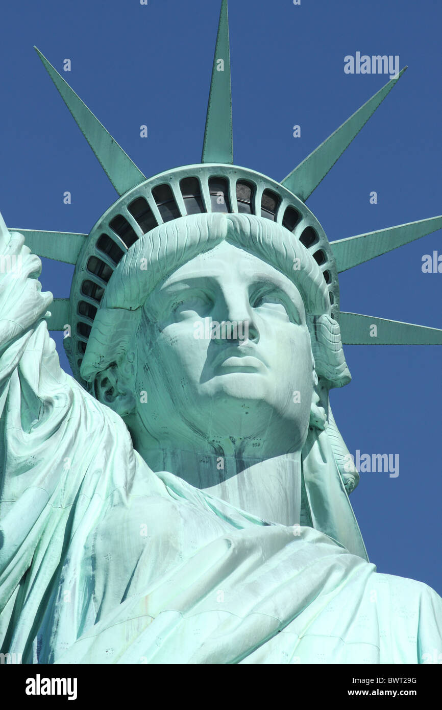Statue of liberty new york close up hi-res stock photography and images ...