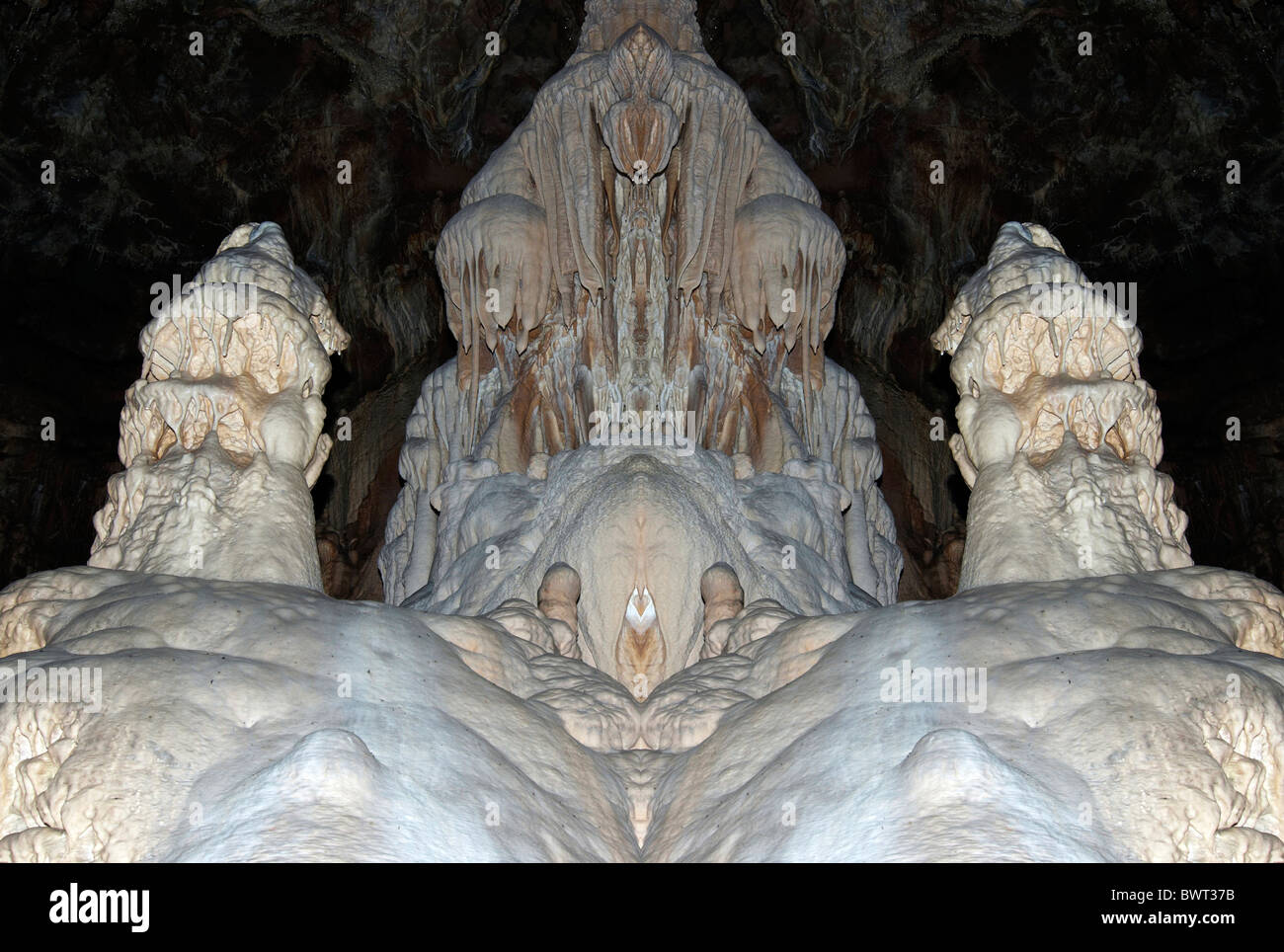 Dwarf cave hi-res stock photography and images - Alamy