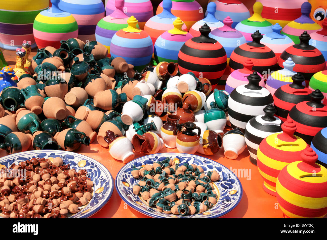 Pottery stall hi-res stock photography and images - Alamy