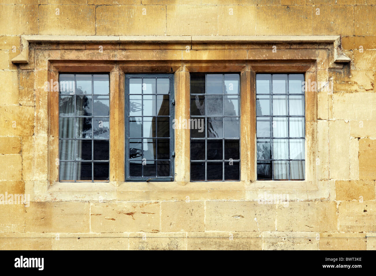 Stone mullion window hi-res stock photography and images - Alamy