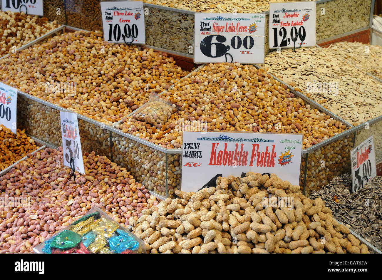 Displays of products market in Istanbul Turkey Stock Photo - Alamy