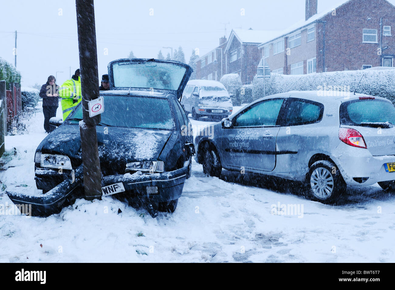 Car crash in snow hi-res stock photography and images - Alamy