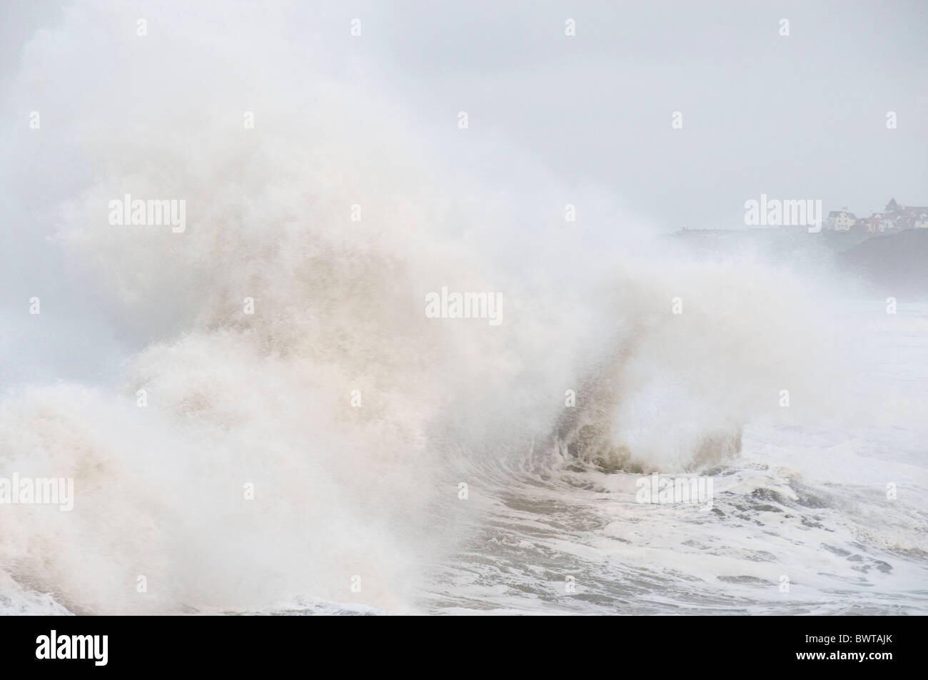 Clashing waves hi-res stock photography and images - Alamy