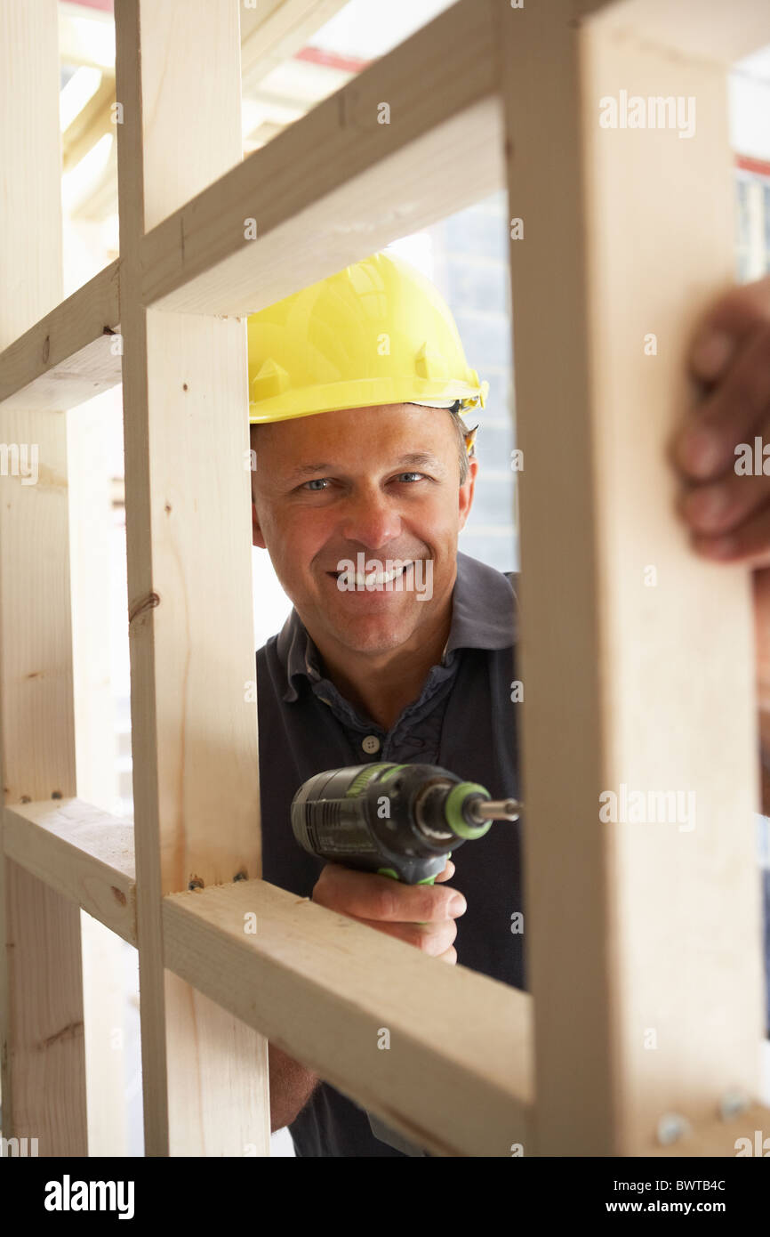 Construction Worker Building Timber Frame New Home Stock Photo - Alamy