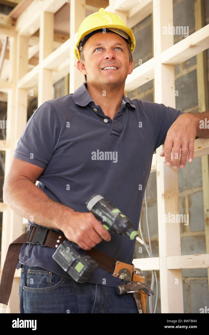 Construction Worker Building Timber Frame New Home Stock Photo - Alamy