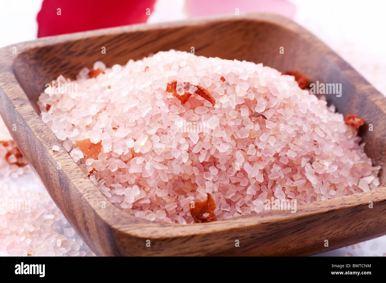 Pink bath salt in a wood bowl as closeup Stock Photo - Alamy