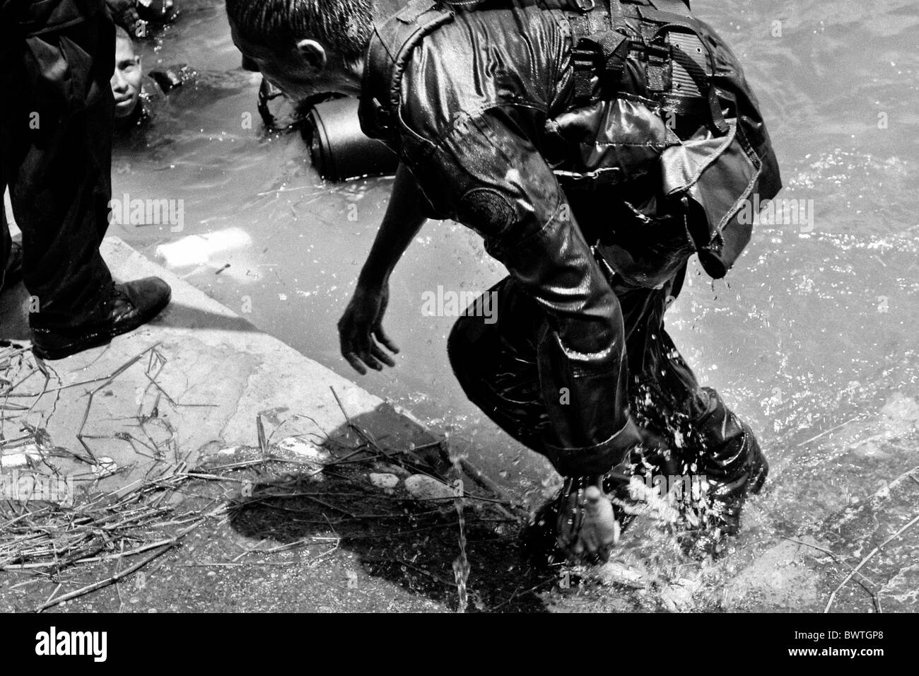 A young Colombian Police recruit trains for jungle combat operation ...