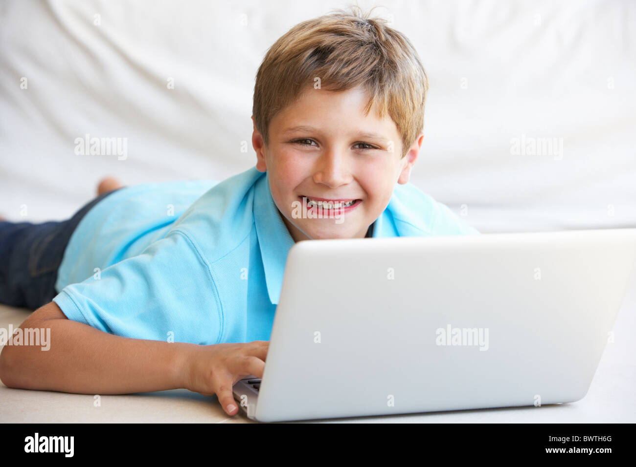 Young parents, with children, on laptop computer Stock Photo - Alamy