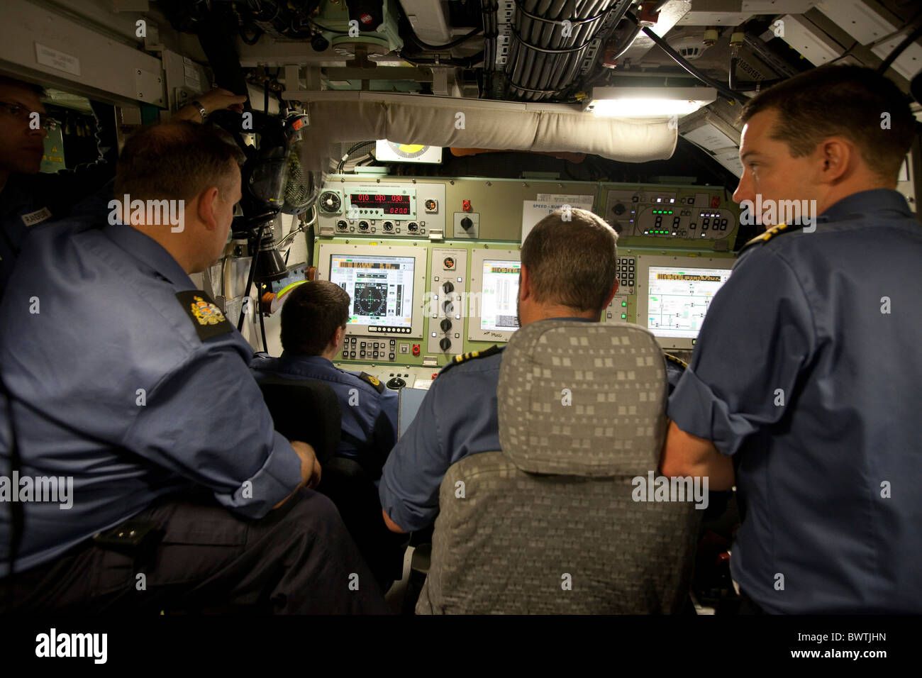 Royal navy control room submarine hi-res stock photography and images ...
