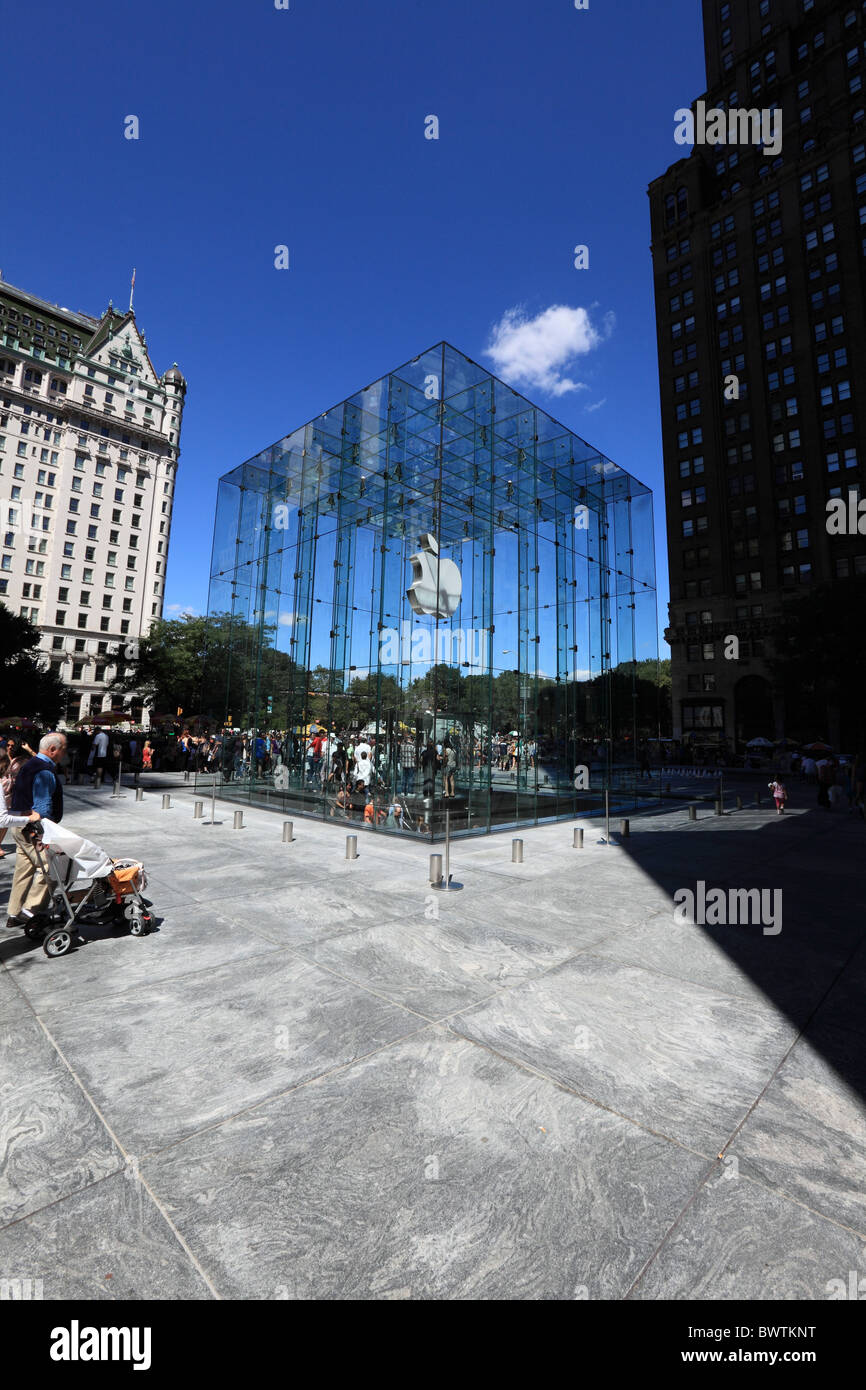 Apple Store II, Midtown Manhattan Stock Photo - Alamy