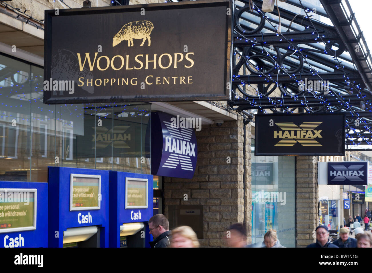 Halifax town centre shopping centre hi-res stock photography and images ...