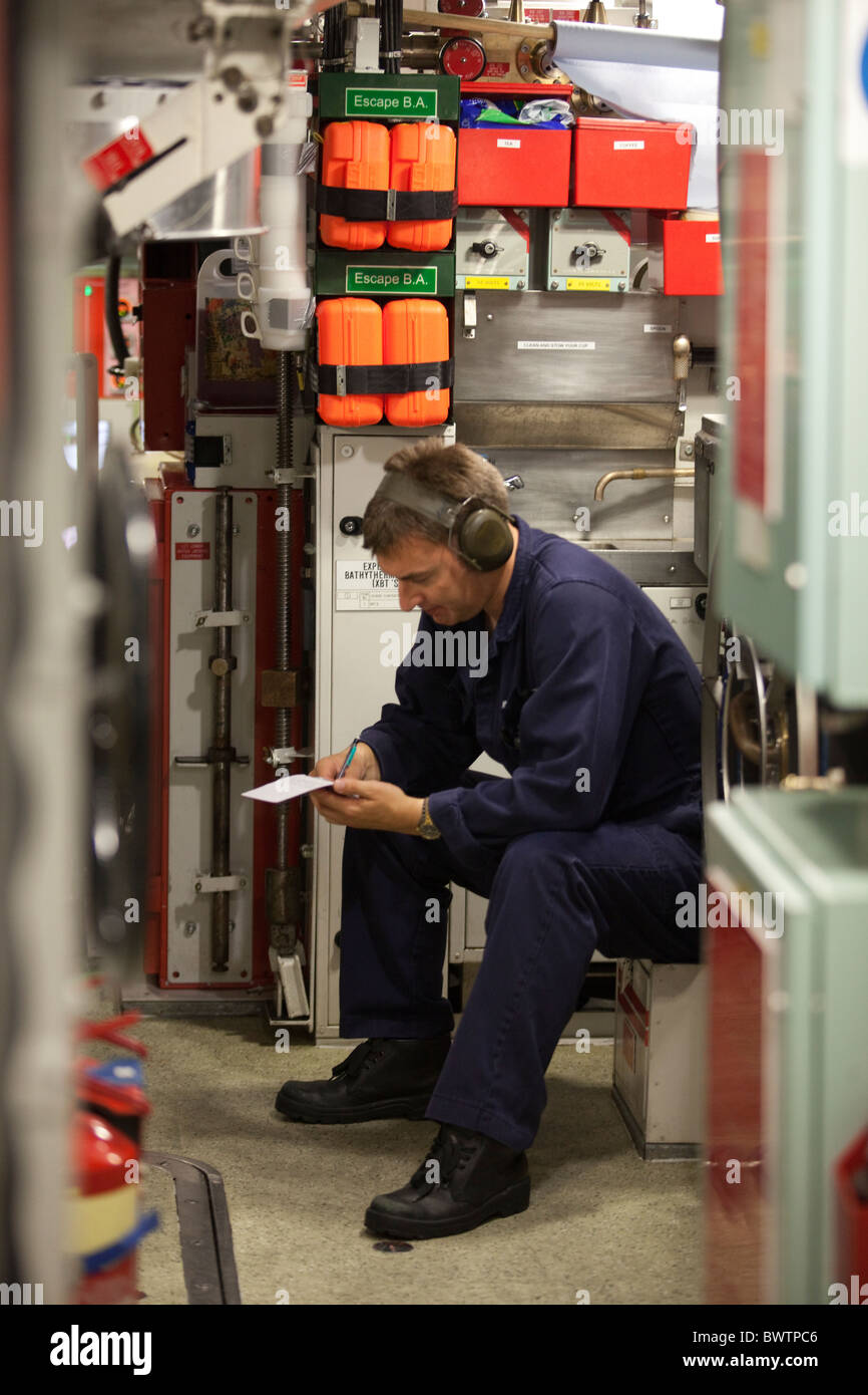 Inside Royal Navy Nuclear Submarine Hms Ambush 2012 1200