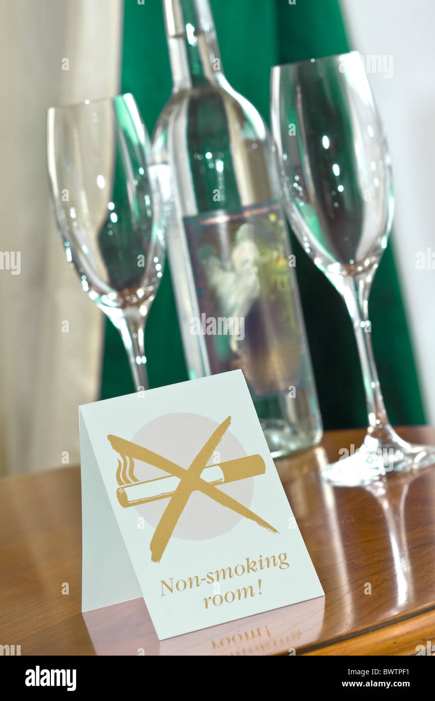 No smoking sign hotel hi-res stock photography and images - Alamy