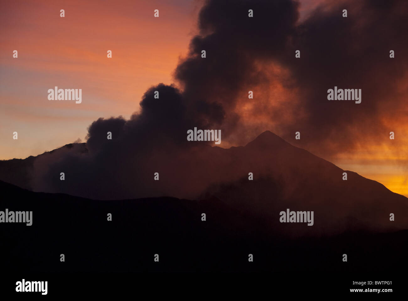 SSmoke Mount Bromo Sunset Bromo Mount Bromo Tengger Semeru National ...