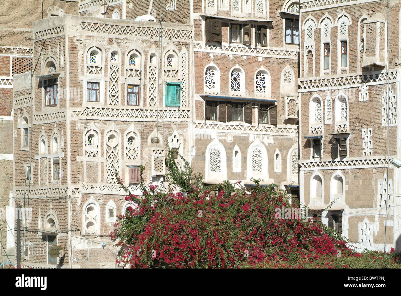 Facade old town sana yemen hi-res stock photography and images - Alamy