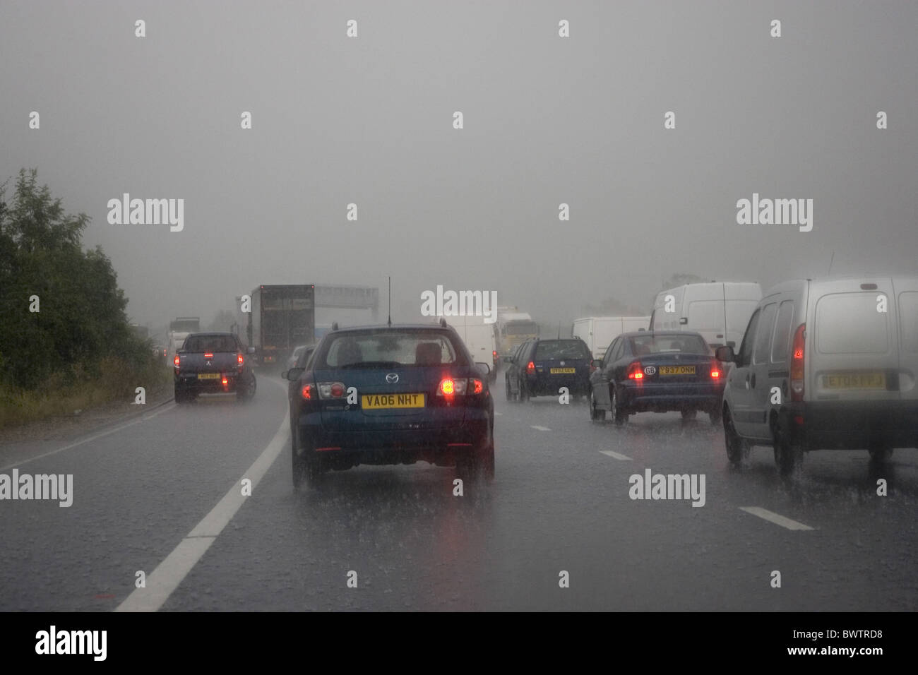 Traffic road torrential rain M25 motorway England Stock Photo - Alamy