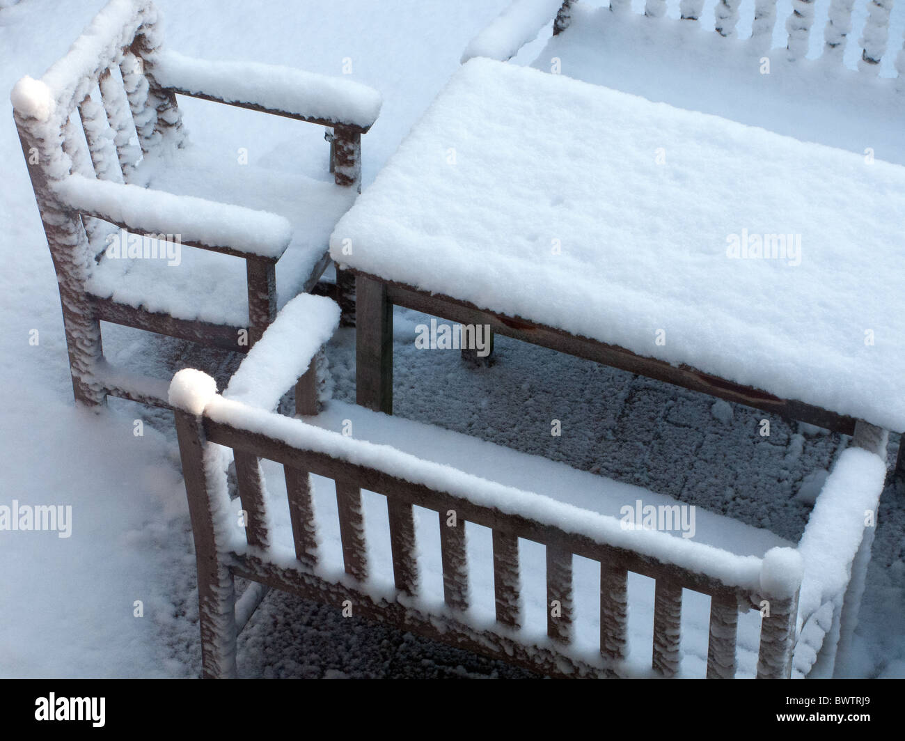 Covered furniture outdoor hi-res stock photography and images - Alamy