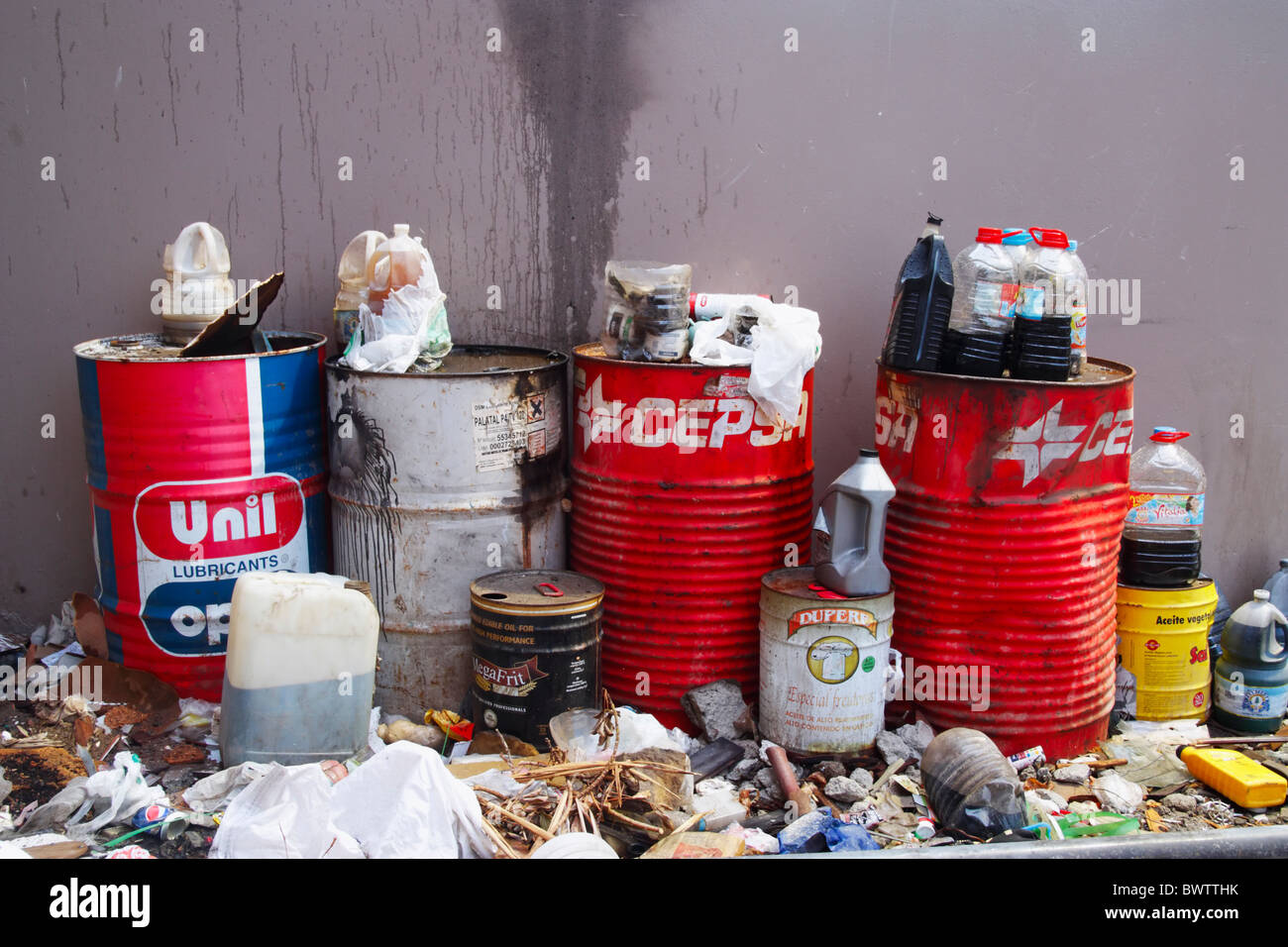 Used oil drums hi-res stock photography and images - Alamy