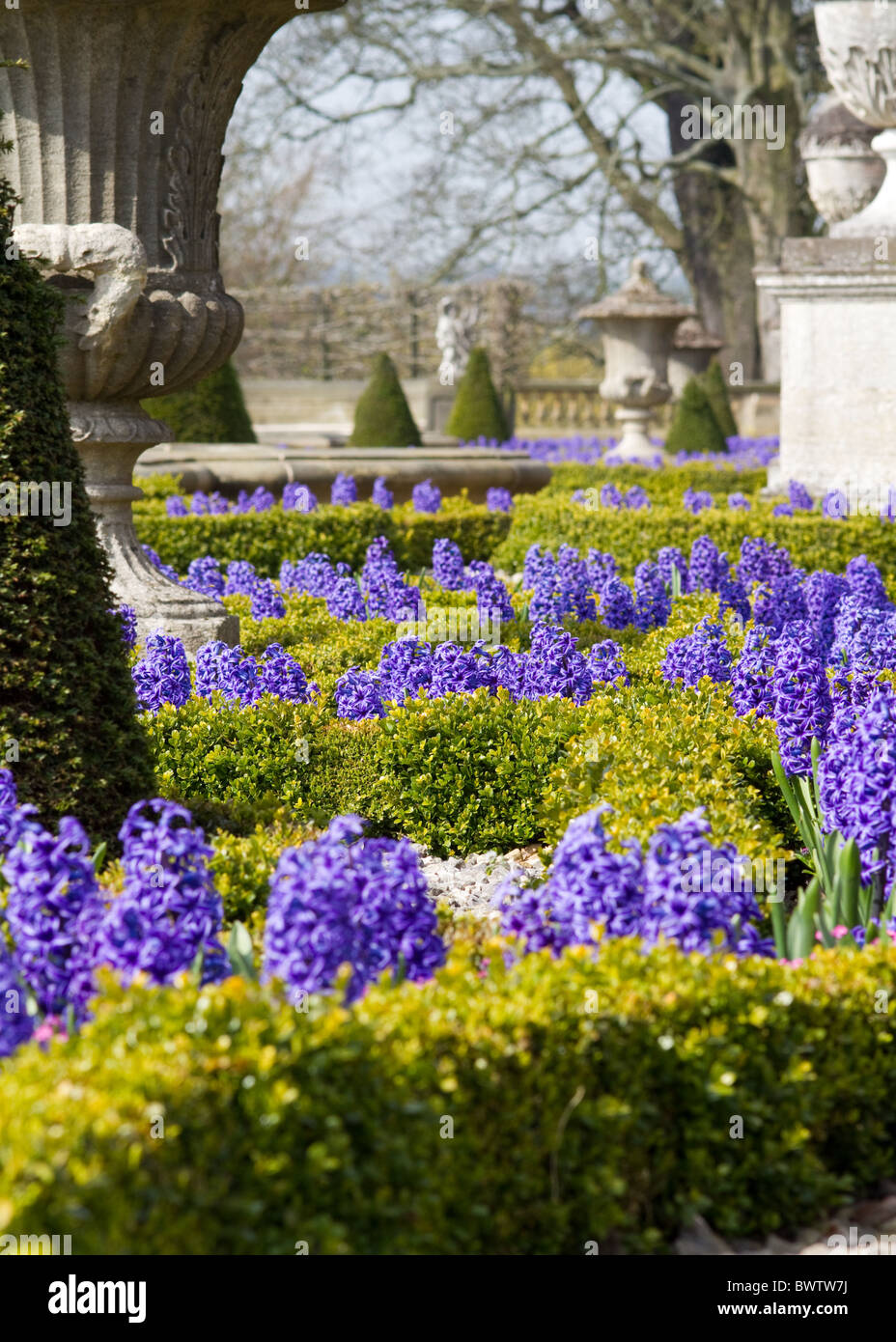 Formal garden bed hi-res stock photography and images - Alamy