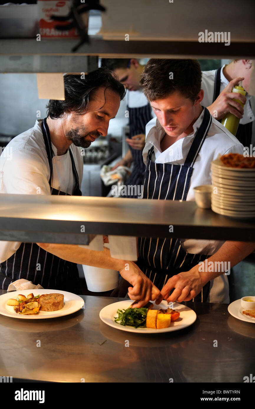 Kitchen cook serving plate plating hi-res stock photography and images ...