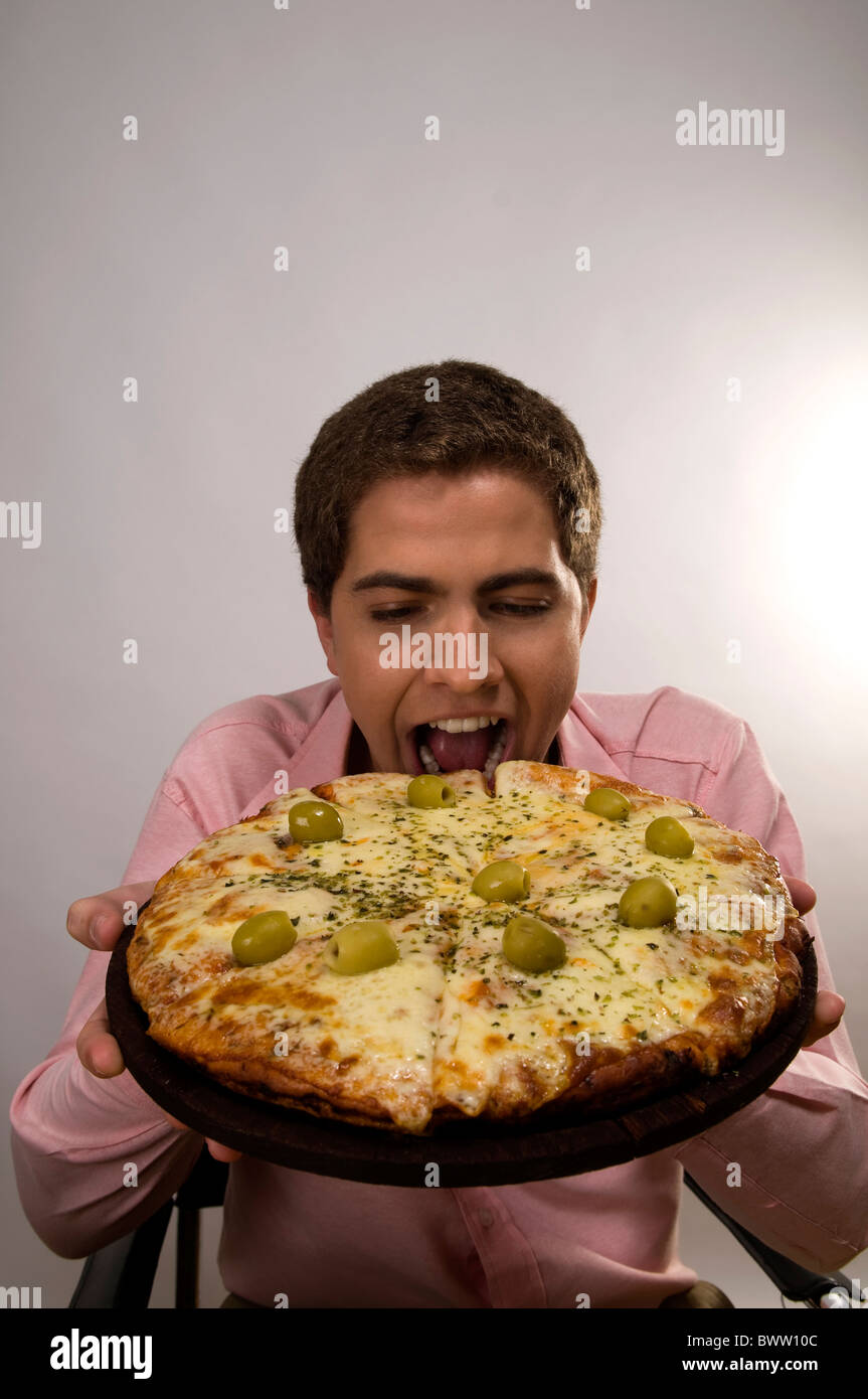 Portrait of a man eating pizza Stock Photo - Alamy