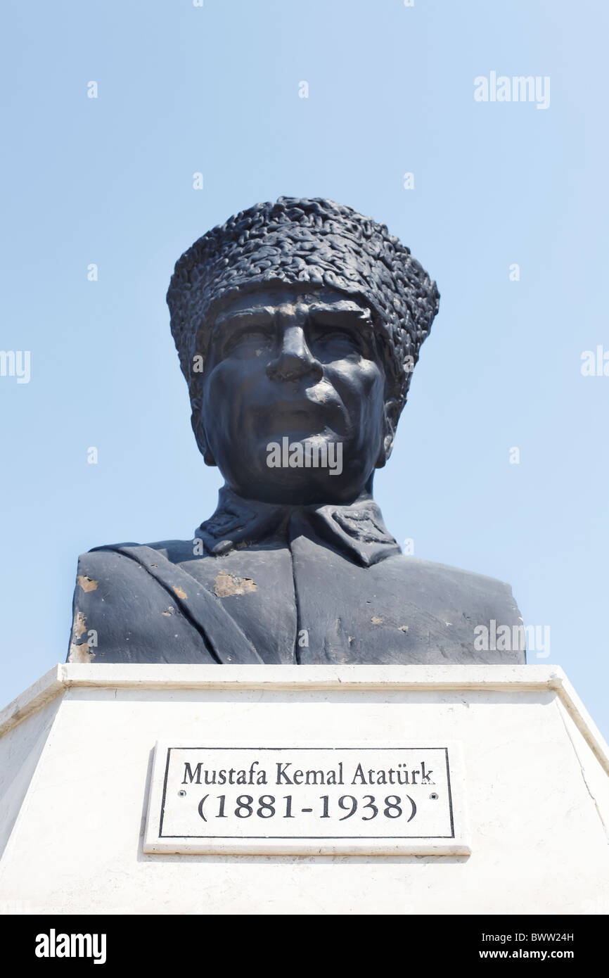 Statue of Mustafa Kemal Ataturk in Turkey Stock Photo - Alamy
