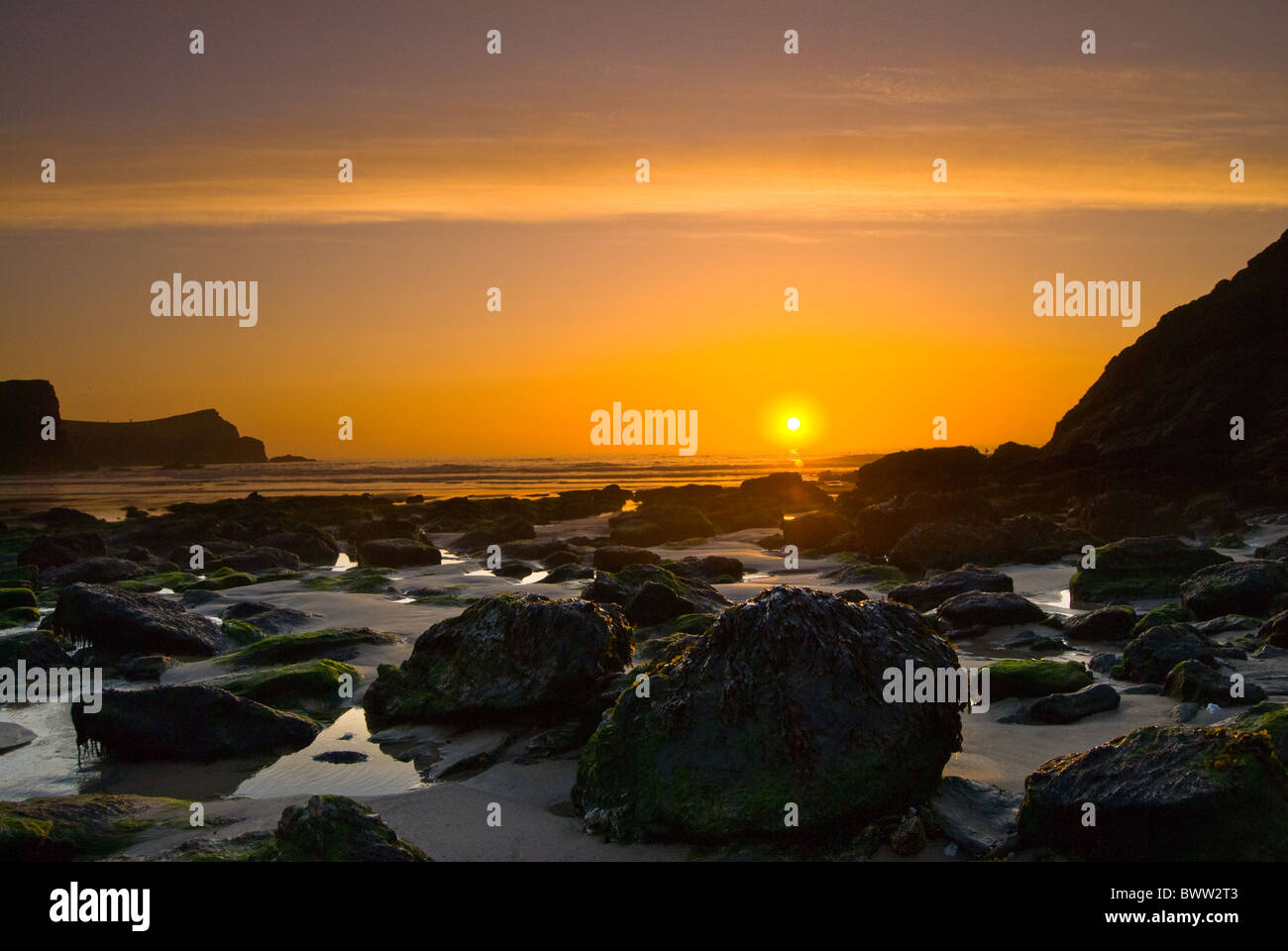 Rock pools seaweed beach hi-res stock photography and images - Alamy