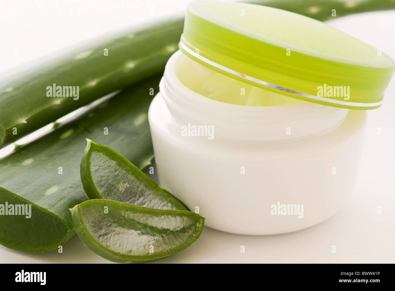Aloe creme box with Aloe leaves and slices as closeup Stock Photo - Alamy